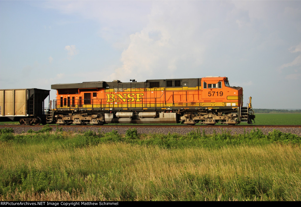 BNSF 5719 - DPU